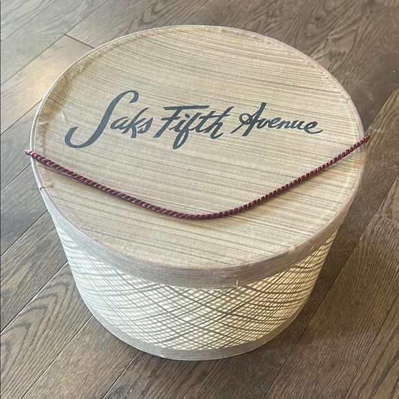 Saks Fifth Avenue | Accessories | Vintage 95s Saks Fifth Avenue Hat Box ...